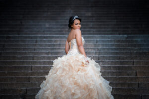 Las 10 Mejores Poses para Fotos de Quinceañeras - Greg Dotel Photography