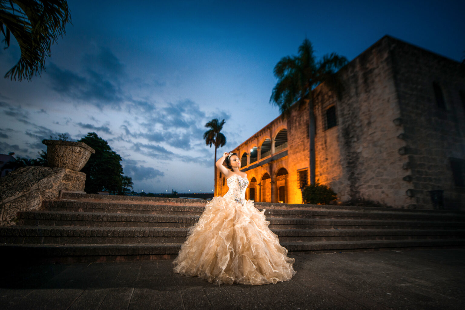 Las 10 Mejores Poses para Fotos de Quinceañeras - Greg Dotel Photography